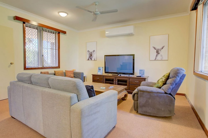 Wallaby - Pet Friendly, 3 Bedroom House - Exmouth