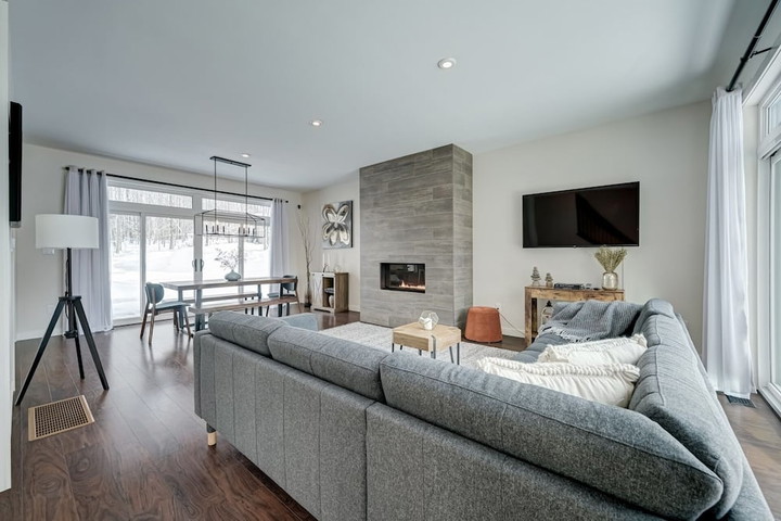 Contemporary Villa Nordica,  Close To Downtown/ Beach/free Provincial Park Pass - Huntsville