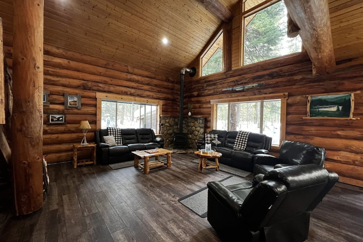 Oma Lodge: Spacious Log Home - Lake Chelan, WA