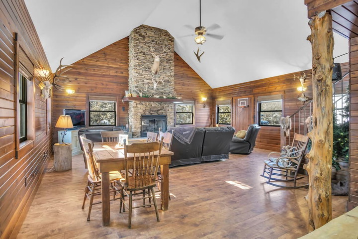 Rustic Cottage Retreat - Kearney, NE