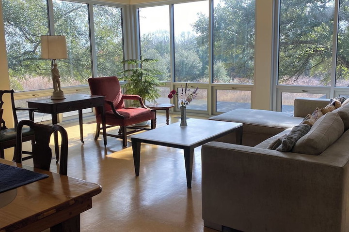 Olvídese De Sus Preocupaciones En Este Espacio Amplio Y Sereno. - Navasota, TX