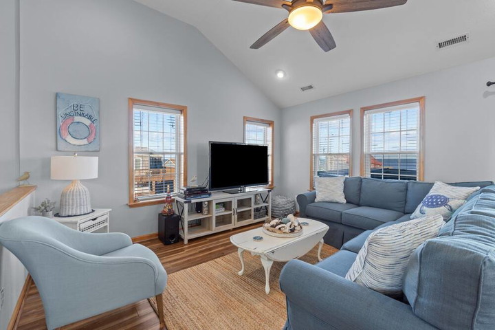 Oceanside Retreat With Ocean Views, Hot Tub & Short Walk To The Beach - Rodanthe, NC