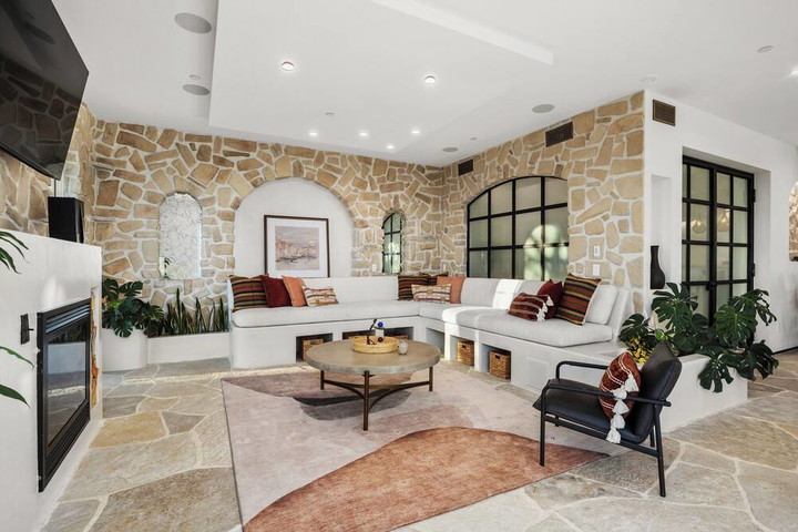 Malibu Tuscan Villa; Ocean View & Spacious Retreat - Malibu
