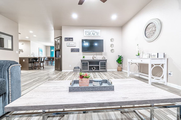 Spacious 5-bedroom Home W/ Pool & Hot Tub - Clovis, CA