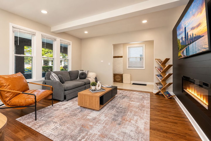 Newly Updated Chic 4-bedroom 3-bathroom House Centrally Located In Oak Park - Burbank, IL