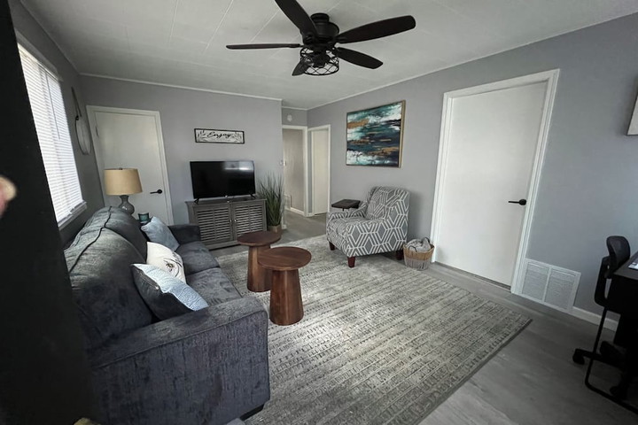 Charming 3-bedroom House With Ac And Wifi In Welcoming Milwaukee - Oak Creek, WI