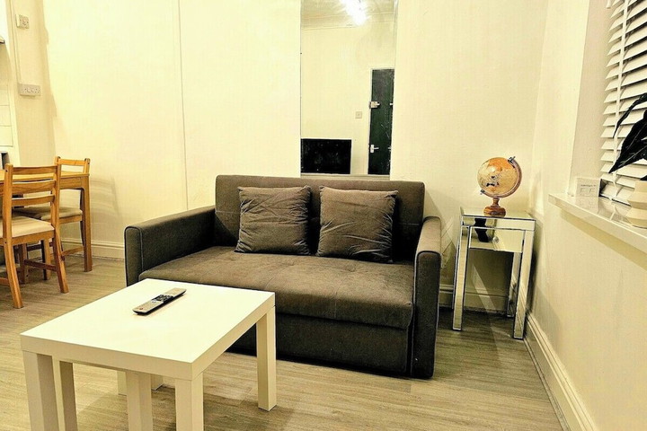 Modern & Cosy 1 Bedroom Flat - Bridgend