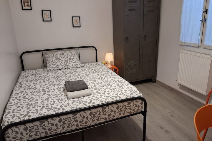 Chambre Au Rez-de-chaussée De Chaussée Dans Une Maison De Ville. - Joué-lès-Tours