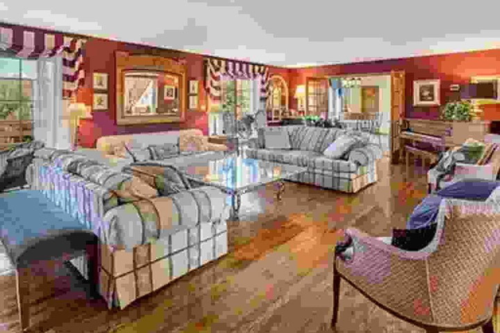 Family Friendly 6 Bedroom Waterfront 3 Acre Pool & Hot Tub Free Ev Charger - Westhampton Beach, NY
