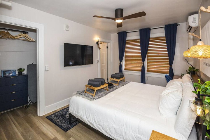 The 1888 Hotel 203(a/b) Standard King 1bed/1bath - St. Pete Beach, FL