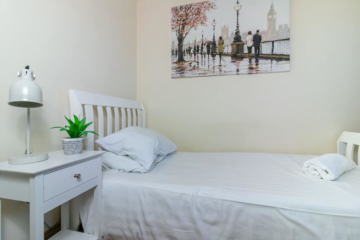 Redwood Retreat - Single Room - Stevenage