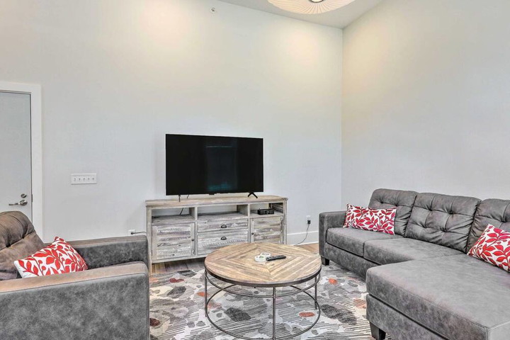 Contemporary Cincinnati Condo - Pets Allowed! - Cincinnati