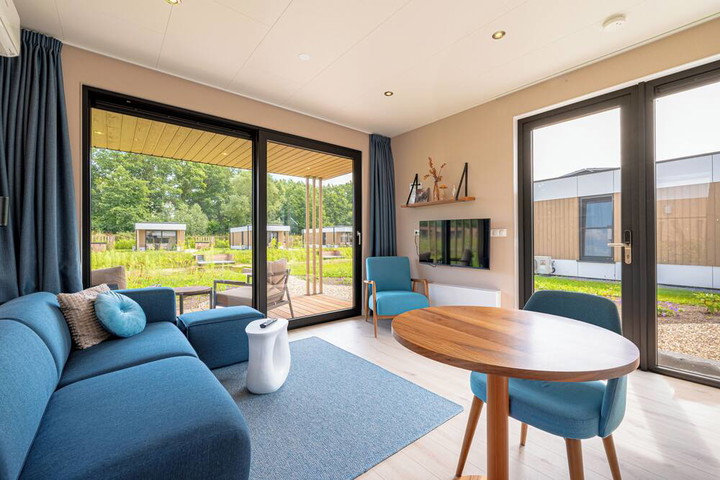 Waterlodge With Hot Tub: A 2-person Stay By The Water With Plenty Of Light And Privacy. Perfect For Relaxation In The Achterhoek. - Winterswijk