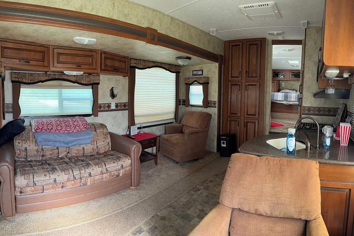 Welcoming 1-bedroom Laredo Fifth Wheel Rv With Ac In South Haven - Michigan