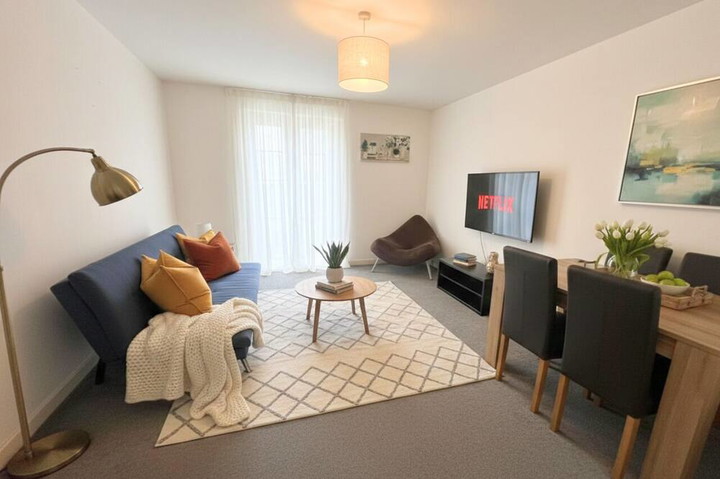 West Two 2-bed High Floor With City Views - Solihull