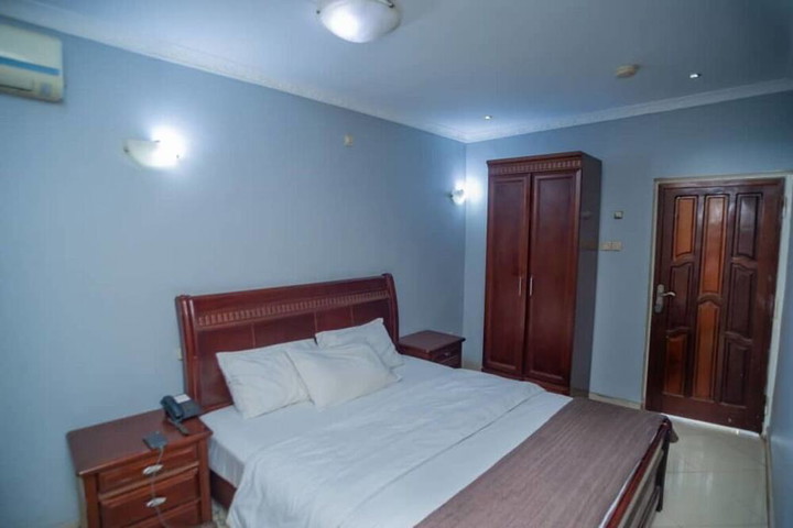 Large Room In Lubumbashi - Lubumbashi