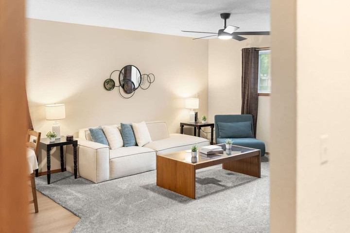 Spacious 2br | Near Downtown & Sanford | Garage - Sioux Falls, SD