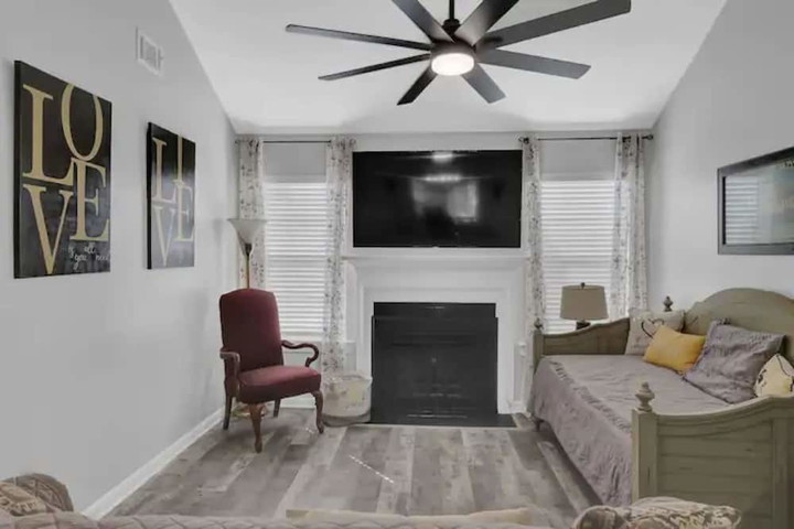 Cozy Stay Townhouse - Kennesaw, GA