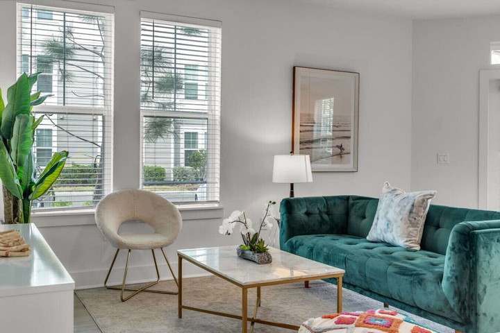 Sun-kissed Sanctuary: Family-friendly 3 Bed Oasis - Riverview, FL