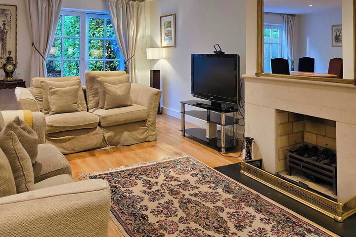 Period Character With Modern Comforts In Monkstown - Dun Laoghaire