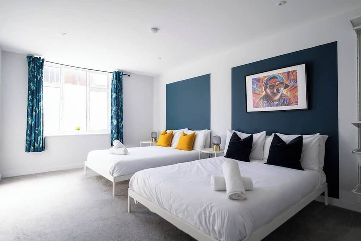 #150 Bright Apt Westbourne Area - Sleeps 7 - Poole