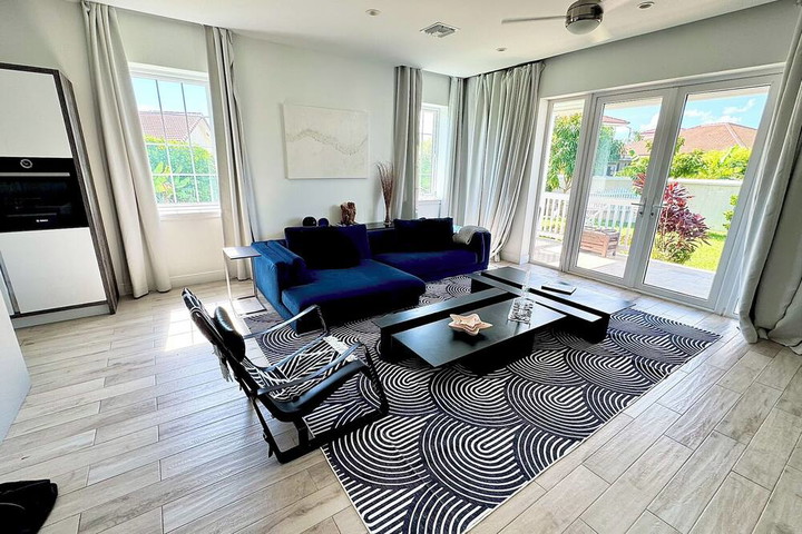 Modern Luxury Townhome In Nassau - Steps To The Beach! - Nassau