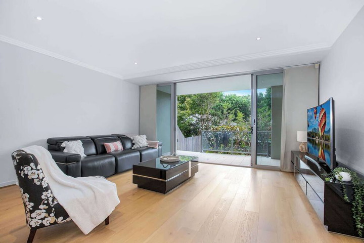 Wonderful Warrawee With Parking And Backyard - Gordon