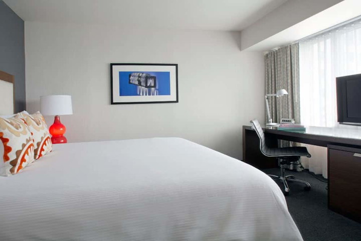 Elegant Ada Suite | Top Location + Art Collection - Tacoma, WA