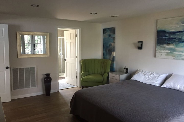 Waterfront Elegant 2nd Floor Residential Suite W/dock Covered Veranda Lakefront - Finger Lakes, NY