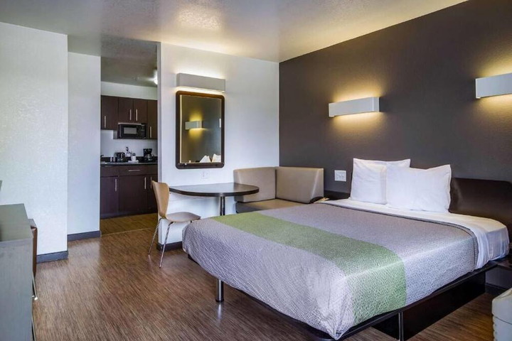 Explore Napa Valley From A Budget-friendly Room W/ Easy Outdoor Pool Access - Fairfield, CA