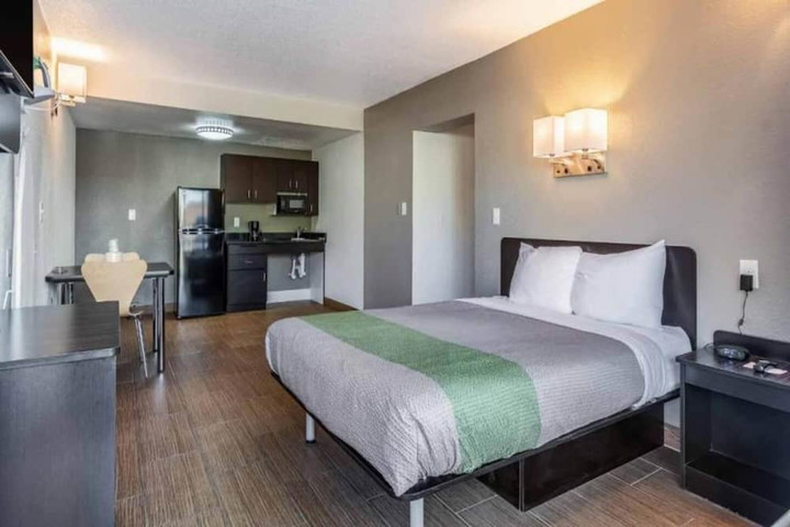 1 King Bed|smoking| Kitchen - Arkansas