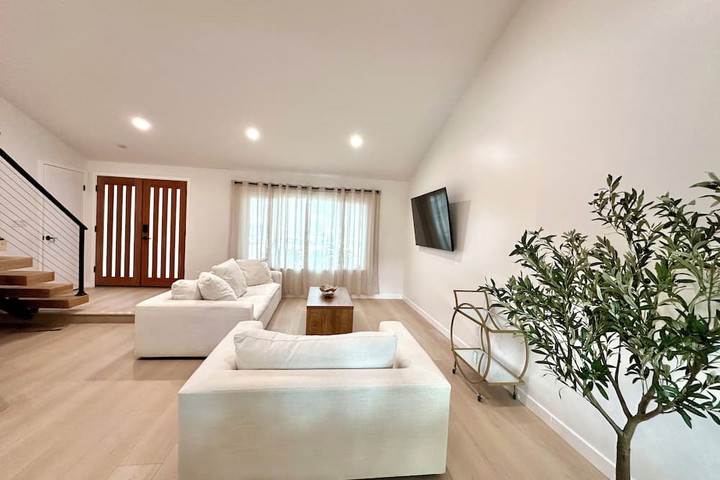 4 Bedroom House, Spa, Pool, Bbq, Six Flags Is 9 Miles Away - Santa Clarita, CA