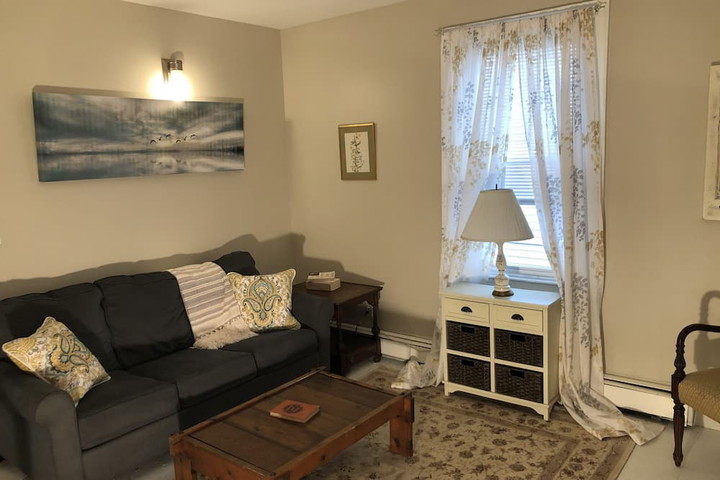 Charming Stay Downtown Dover Free Wine! - Dover, NH