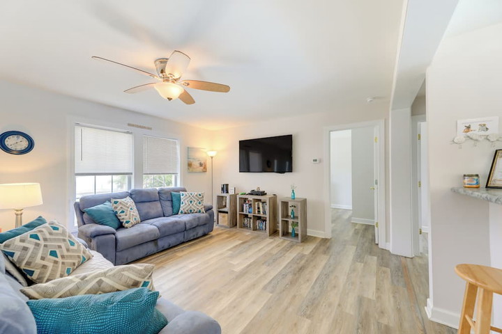 Coastal Emerald Isle Retreat W/ Deck & Grill! - Emerald Isle, NC