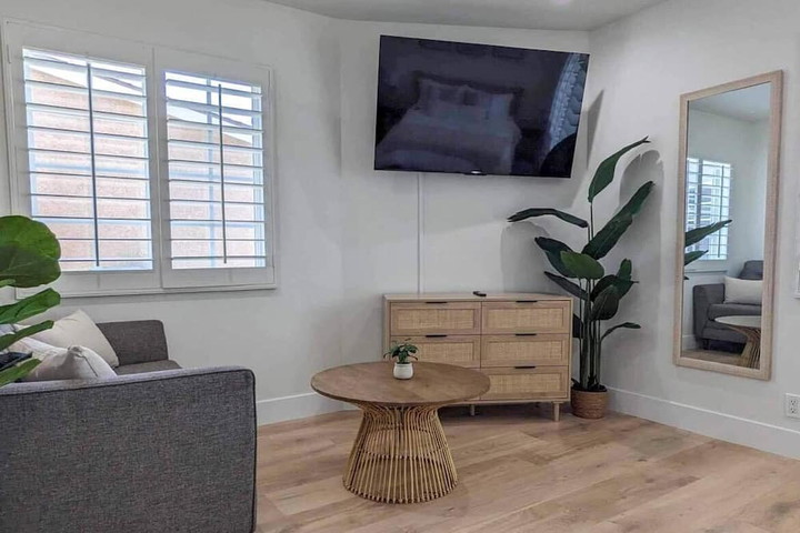 Private Studio Centrally Located - シミバレー, CA