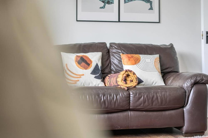 Bright Esher Home With Free Parking - Pass The Keys - Surbiton