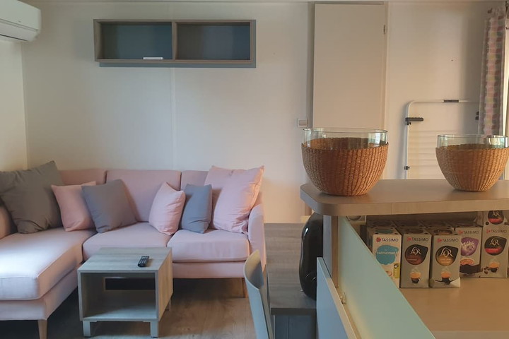 Mobil Home 6 Places, Grande Terrasse Couverte, Dans Un Camping 4 éToiles. - Le Muy