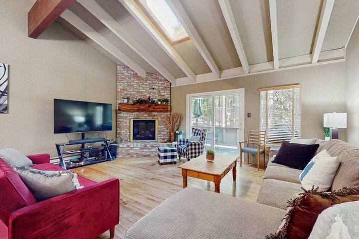 Townhome With Fireplace, Pool, Sauna, Free Shuttle Pickup-drop-off To Ski Resort - Carson City, NV