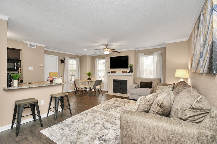 Southern Charm 2br 2bth Located In The Medical Center - Fresno, TX