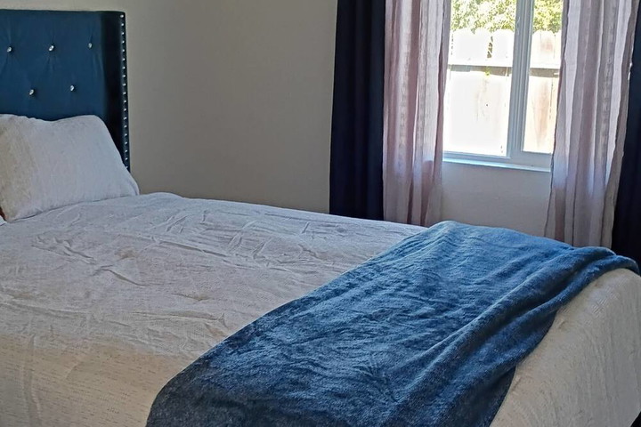 Charming 3 Rooms Newly Remodeled Ranch-style Home Just Outside The City - Fresno, CA