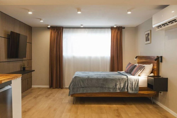 Modern Studio Retreat Steps From The University And Scenic Conservation Area - Guelph