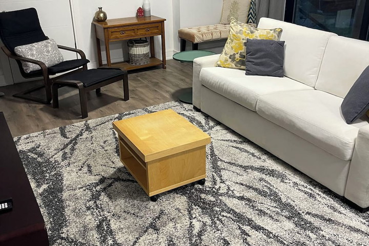 Spacious Private Bedroom With Ensuite And Living Room With Separate Entrance - Oshawa