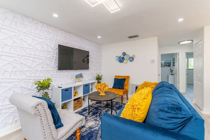 Gorgeous Apt - Close To The Beach, Neighborhood Dock Downtown & Has Free Parking - Margate, FL