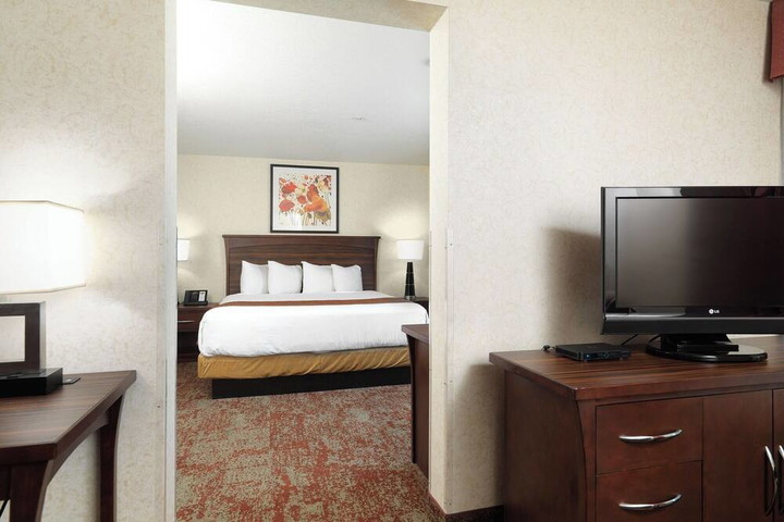 Convenient & Adventure Stay W/ Free Breakfast & Airport Shuttle + Pool Access - Salt Lake City, UT
