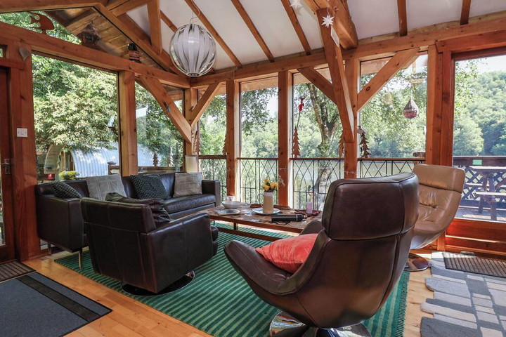 Cool Cabin, Family Friendly, With Hot Tub In Rudyard Lake - Staffordshire