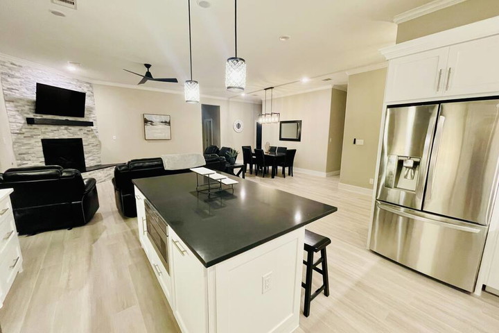 Gorgeous, 3 Rm 3.5 Bath W/huge Patio Under Home Minutes From Kemah Water Front. - League City, TX