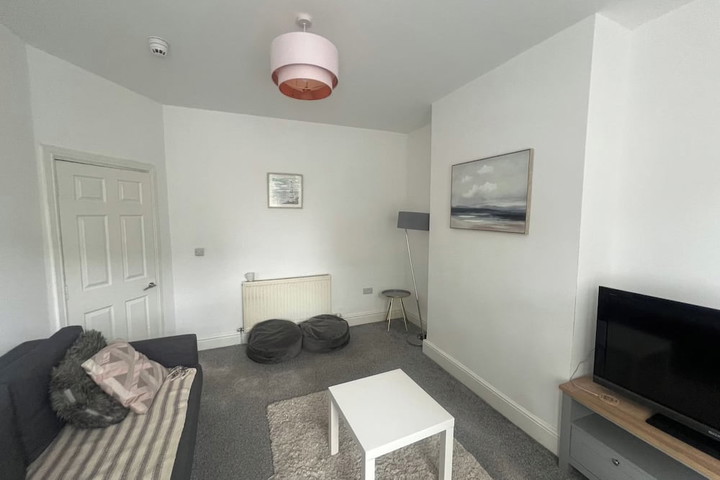 Apartment Sleeps 4 With Parking Pets Welcome - Lytham St Annes