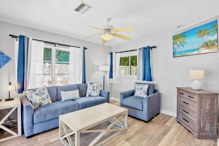 Bayfront Escape Dog-friendly Charm - Anna María, FL