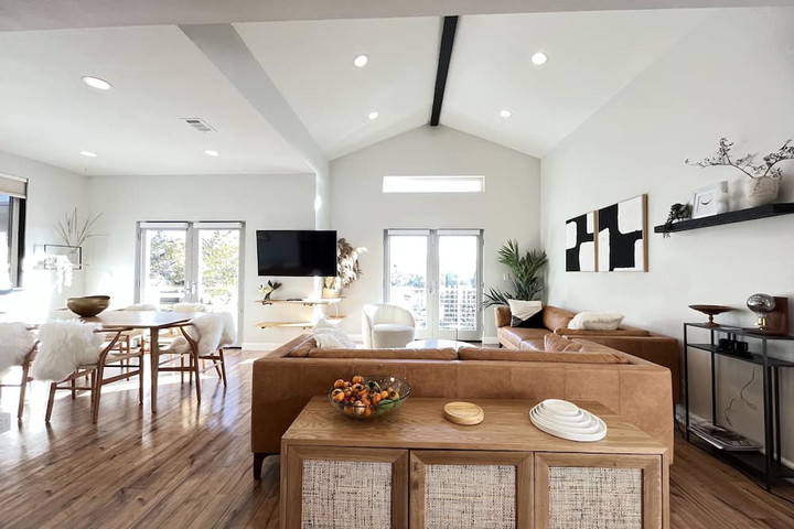 Bright 4 Bedroom Mountain View Home By Arts Plaza - Westlake Village, CA