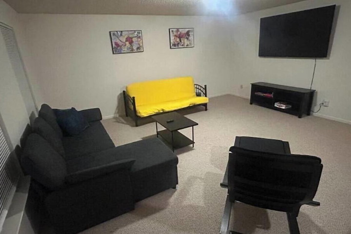 Promo 10% Weekly/15% Monthly Discount! 4 King Beds, Jacuzzi, Easy Highway Access - Fishers, IN